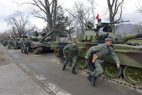 Министар Вучевић и генерал Мојсиловић обишли Четврту бригаду Копнене војске Министарство