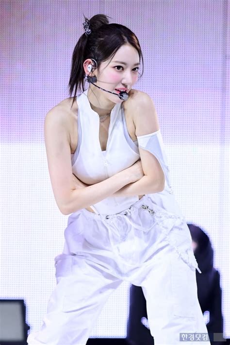 르세라핌 사쿠라 눈부신 미모 한국경제