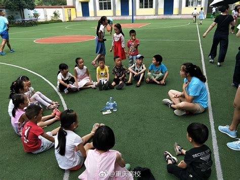2018重庆大学生三下乡照片分享，图2这小哥感觉毫无违和感