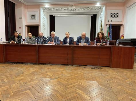 Страшен скандал с ГЕРБ в Перник Председателят на образованието в