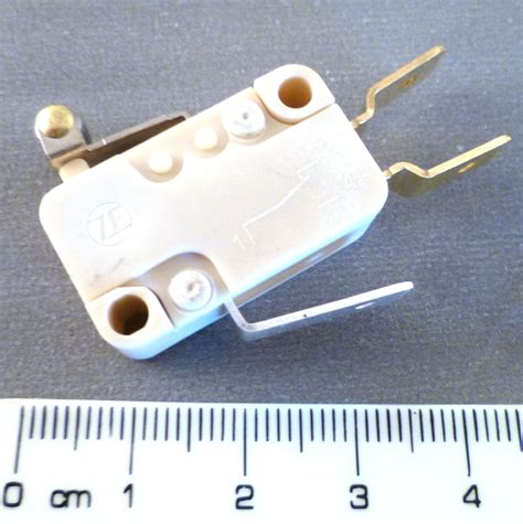 Zf Cherry D45x Short Roller Lever Microswitch 16a 250 Vac Spdt No Nc Om0615a Rich Electronics