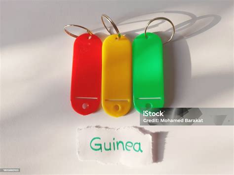 3 색 열쇠 고리 빨강 노랑 녹색이 함께 기니의 국기 기니 국기를 형성 0명에 대한 스톡 사진 및 기타 이미지 0명 Democratic Party Italy 개념