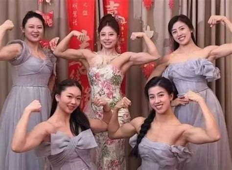 부부싸움은 못 할 듯” 드레스 입은 中 ‘근육질 신부와 들러리들 정체는