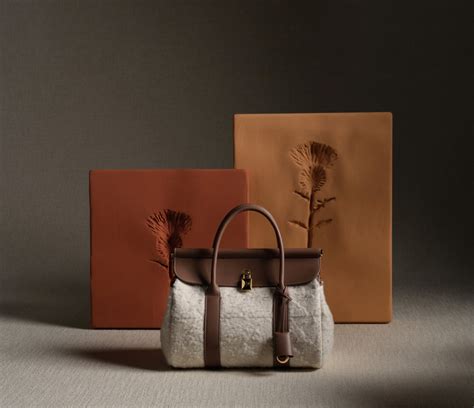 로로피아나 클래식의 재해석…룸백 새로운 사이즈와 컬러로 돌아오다