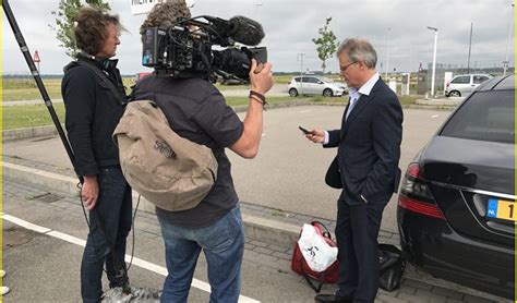Om Veegt Vloer Aan Met Dinos Advocaten Misdaadjournalist Alles
