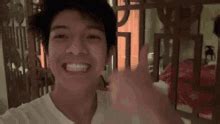 Celebrity Thumbs Up S Tenor