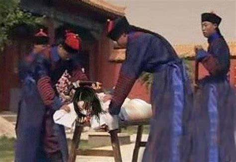 宫女被打板子照片 伤感说说吧