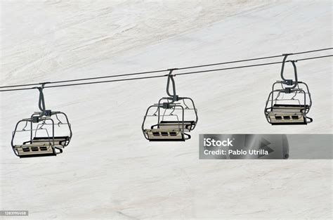 스페인의 시에라 네바다 산맥의 프라돌라노 스키 리조트의 체어 리프트 그라나다 스페인에 대한 스톡 사진 및 기타 이미지 그라나다 스페인 스키타기 0명 Istock