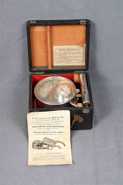 Former French Medical Device Oscillometer With O