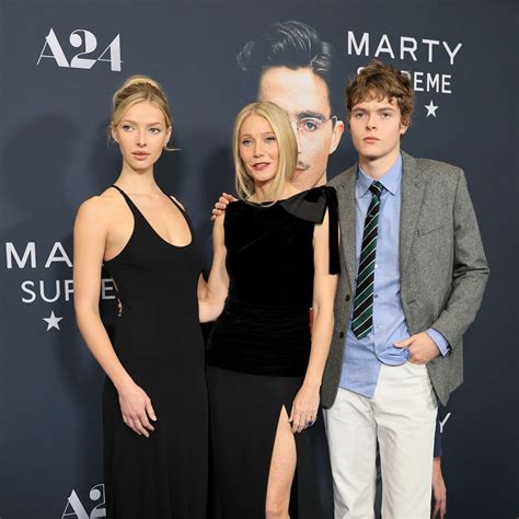 Gwyneth Paltrow Daughter Apple Turns 21 Her Transformation From