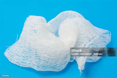 의료 붕대 파란색 배경 건강관리와 의술에 대한 스톡 사진 및 기타 이미지 건강관리와 의술 건강한 생활방식 면 Istock