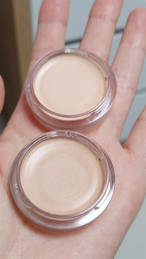 다크커버용으로 아이크림컨실러 제품을 썼는데 커버력이 약해서 여러겹 바르다보니 주름부각이