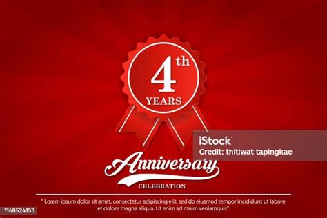 4 주년 기념 엠블럼 레드 리본의 우아함으로 고립 된 기념일 로고 웹 배지 축하 인사말 카드 및 초대 카드를위한 벡터 일러스트 템플릿 디자인 4에 대한 스톡 벡터 아트 및