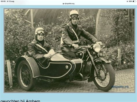 Pin Van 阿部 潔 Op Car Politie Oldtimers Nederland