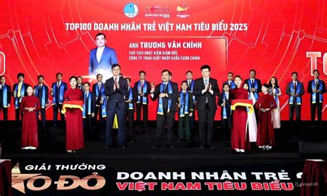 Chơn Chính được Vinh Danh Top 100 Giải Thưởng Sao Đỏ Việt Nam 2025