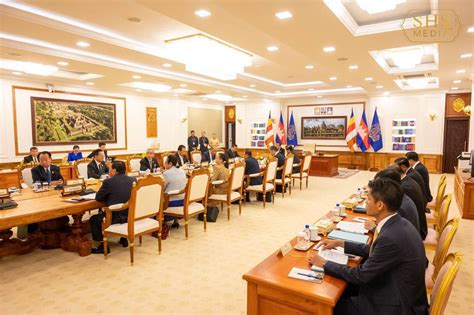 សម្តេចតេជោ ហ៊ុន សែន អញ្ជើញដឹកនាំកិច្ចប្រជុំគណៈកម្មាធិការអចិន្ត្រៃយ៍ព្រឹទ្ធសភា នគរដ្រេហ្គន