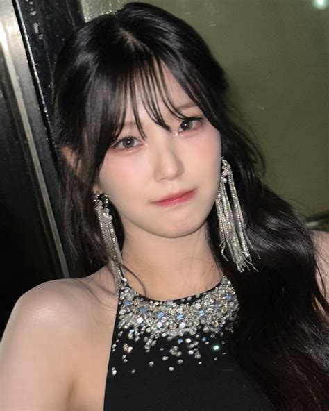 프로미스나인 블랙 드레스 백지헌