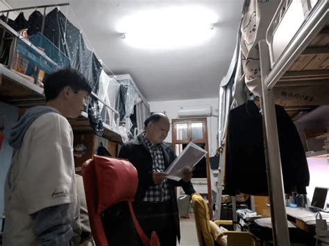 学院投稿 育人于心 温暖在寝商学院开展寝室走访活动 生活 问题 袁书记