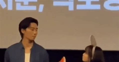 박서준 머리띠 착용 거부 논란 직접 해명 “스프레이 고정해 두피 아파”