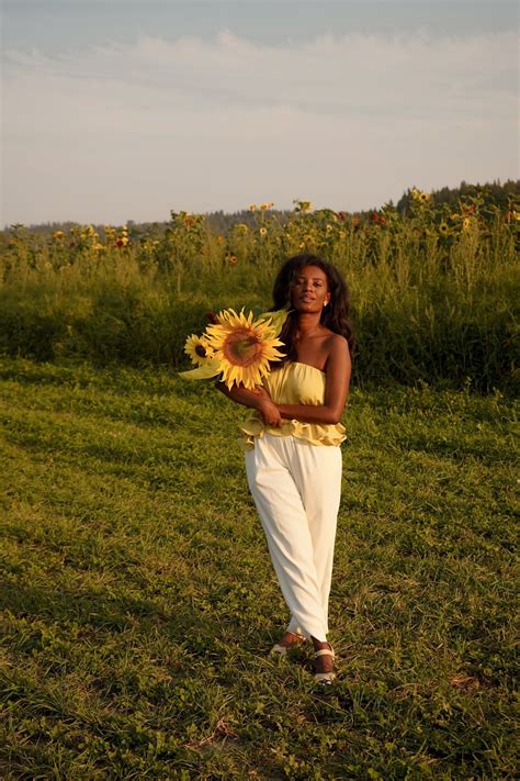 6 Sunflower Farms You Must Visit In Seattle — Amro Menor Farm Clothes