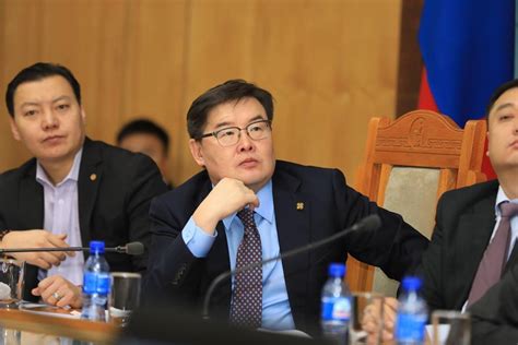 Г Занданшатар Нийгэмд цочроо өгч өөрчлөлтийг мэдрүүлэхийн тулд төрийн албаны сахилга