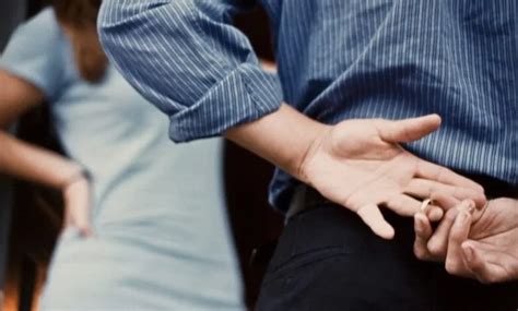 رابطه پنهانی پدر دانش آموز با خانم معلم متاهل مدرسه پسرش ایونا