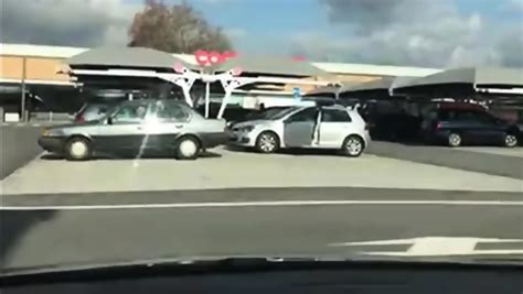 Broche Tuga No Carro Eporner