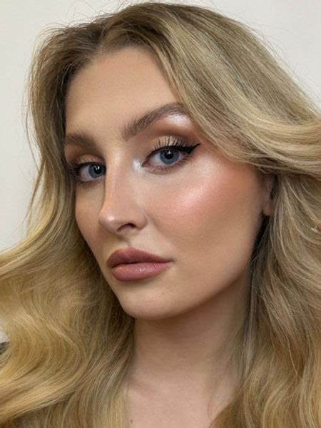 Kristyna Kola Modelky A Hostesky D F C Fashion Club Modelingov Agentura