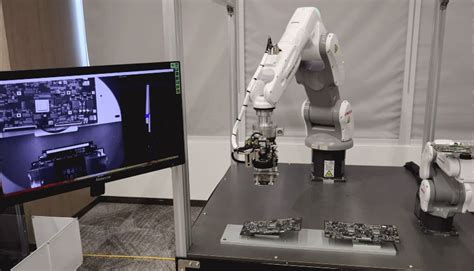 인터뷰 디스플레이 공정에 로봇이” 2만대 넘는 산업용 로봇으로 생산 혁신 꾀하는 삼성디스플레이