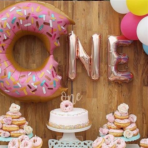 تزیین تولد ساده و شیک با بادکنک تزیین خانه برای جشن تولد