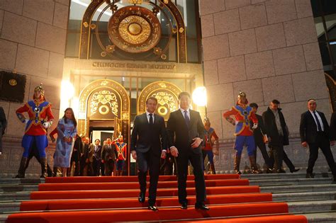 БНФУ ын Ерөнхийлөгч Эммануэл Макрон “Чингис хаан” музейд зочлов