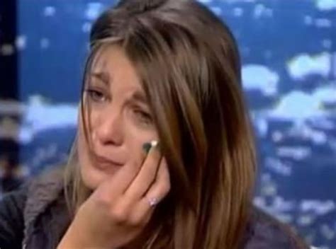 След срамен обиск Изнудват студентка от ЮЗУ с голи снимки