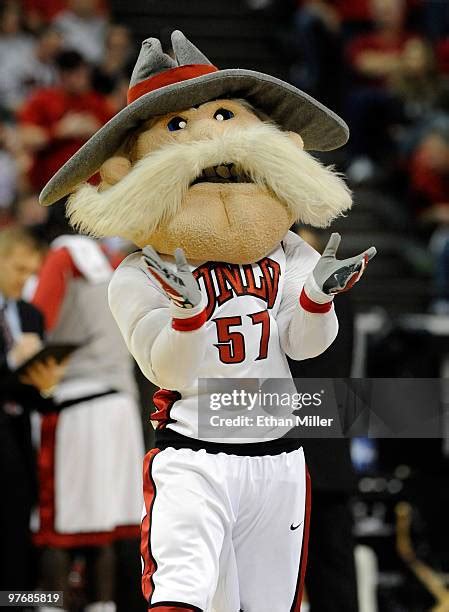 Unlv Mascot Photos And Premium High Res Pictures Getty Images