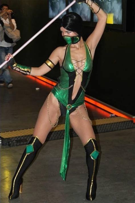 수위가 남다른 서양 코스프레녀들