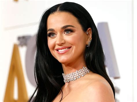 Katy Perry Wows In Form Fitting Gown To Celebrate Platinum Song Photo
