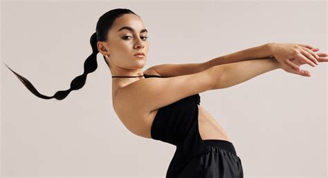 Rising Artist Birdee 王煒 Introduces Herself To A Global Audience As She