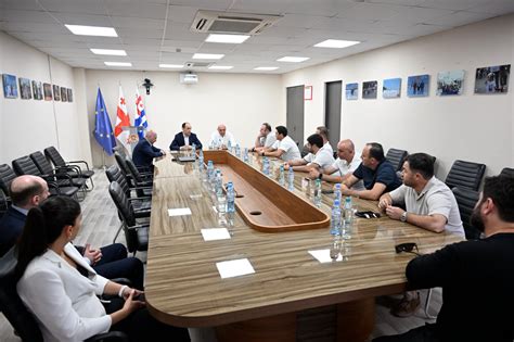 ლევან დავითაშვილი ბათუმში მეზღვაურებსა და კაპიტნებს შეხვდა