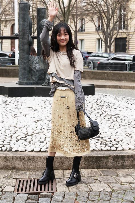 블랙핑크부터 뉴진스까지 화제 그 자체였던 2023 F W 파리 패션위크 속 K 셀럽 패션 10 엘르코리아 Elle Korea 패션 위크 미니멀 스타일 패션