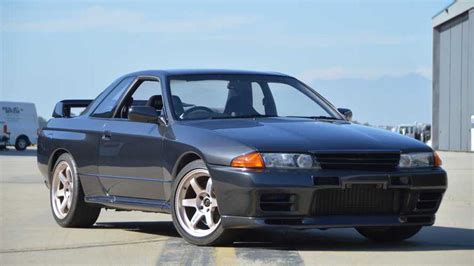 This R32 Nissan Skyline Gt R Has The Twin Turbo Heart Of An R34 Motorious