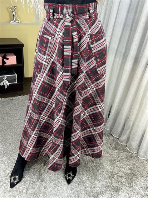 Тепла довга жіноча спідниця максі у клітинку з кишенями на поясі