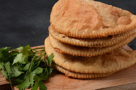 체뷰레키 고기와 양파를 곁들인 파이 튀김 코카서스 요리 0명에 대한 스톡 사진 및 기타 이미지 0명 Sulguni 갈색 Istock