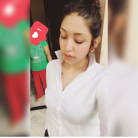 इंस्टाग्राम की मस्त हाई क्लास जवानी वाली मस्त चुचियों वाली गुलाबी जिस्म वाली गदराई जवानी वाली