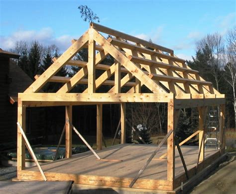 Деревянный каркасный дом с открытыми белыми сосновыми балками Timber Frame Homes Timber Frame