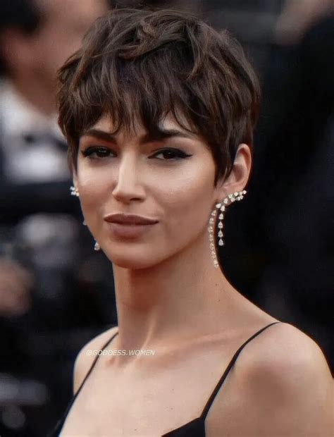 29 Trendy Layered Pixie Haircuts Worth Trying Cafe Makeup