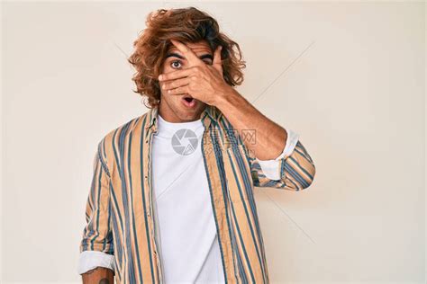 身穿便衣的黑人青年男子高清图片下载 正版图片503667242 摄图网