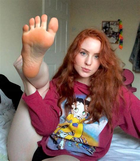 Redhead Girls Beautiful Orange Foot Read Des By F3rch0w On Deviantart