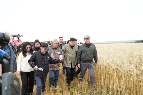 Ерөнхий сайд Л Оюун Эрдэнэ Сэлэнгэ аймаг тариалангийн бүс нутагт ажиллалаа