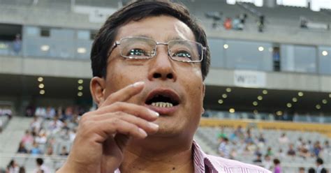 [포토] 북한 김광민 감독 가슴에 달린 김일성 김정일 뱃지