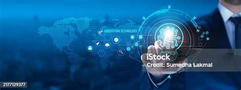 혁신 기술 개념 가상 인터페이스 파괴 창의성 민첩성 협업 변화 미래 준비 솔루션에 혁신 아이콘을 터치하는 사업가 0명에 대한 스톡 사진 및 기타 이미지 Istock