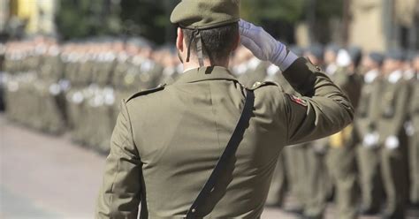Las Quejas De Las Fuerzas Armadas Por Su Sueldo Cu Nto Cobra Un Militar En Espa A Infobae